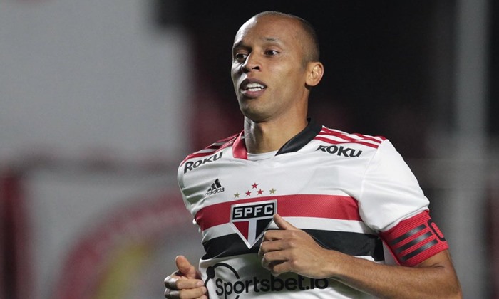 Miranda perde espaço no São Paulo e pode trocar de clube na Serie A