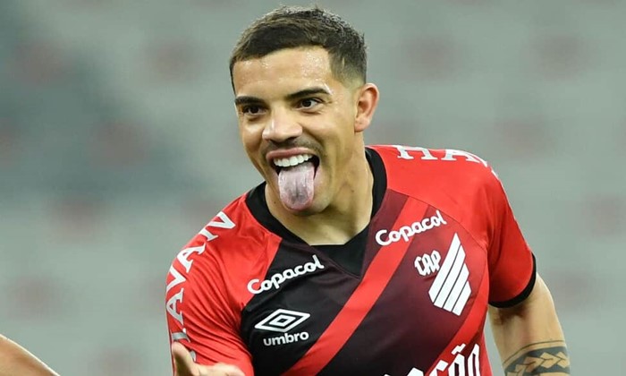 Flamengo monitora David Terrans, destaque do Athletico na Liberta