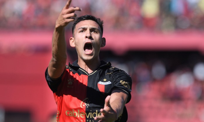 Botafogo entra na briga com Santos e Vasco pelo argentino Eric Meza