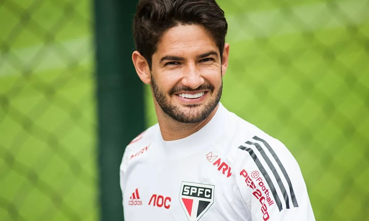 São Paulo inicia conversas para trazer Alexandre Pato de volta