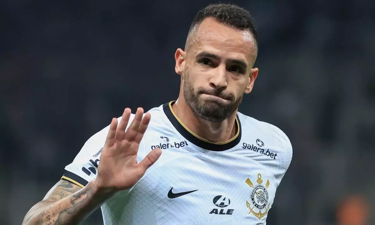Renato Augusto admite ouvir propostas de rivais do Corinthians