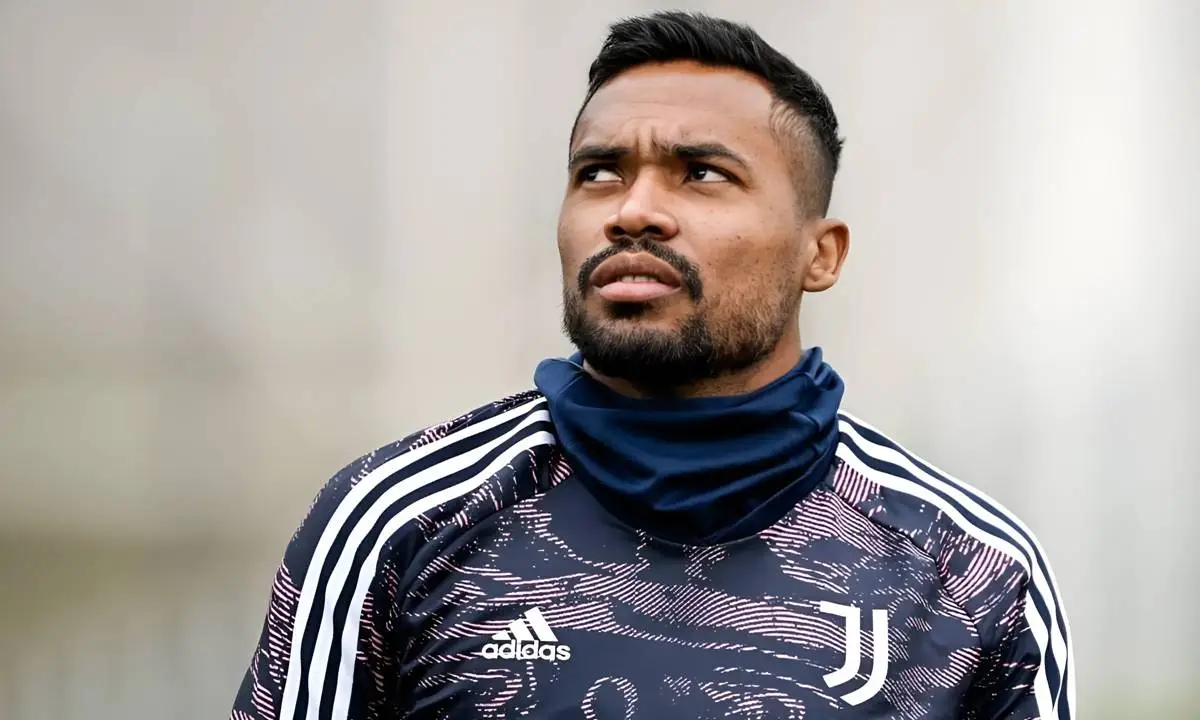 De saída da Juventus, Alex Sandro teria acordo com gigante brasileiro