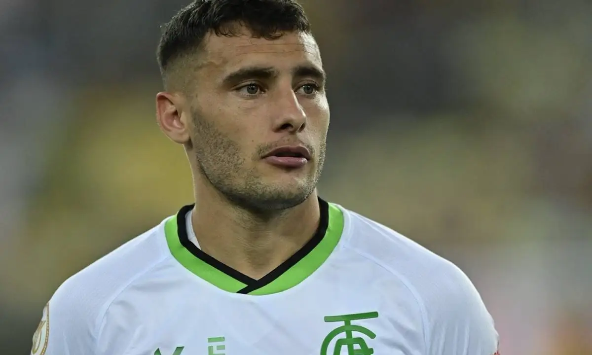 Fortaleza vence concorrência e acerta com o meia Emmanuel Martínez