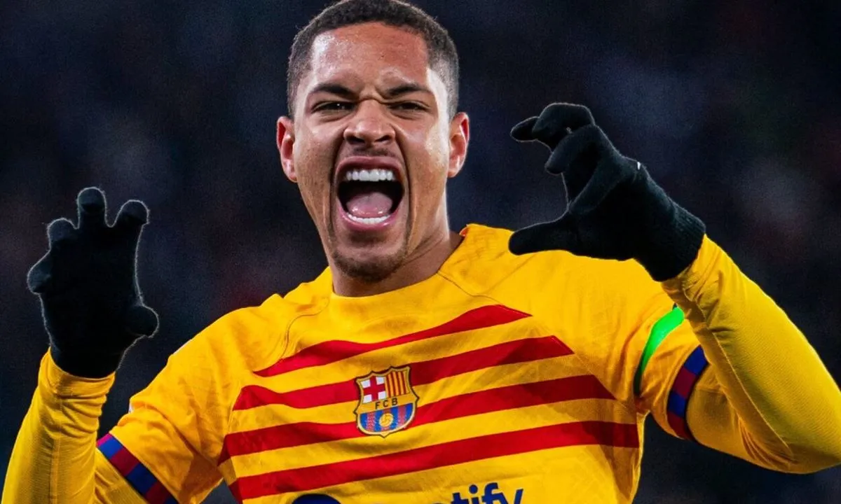 Avisado da saída do Barcelona, Vitor Roque decide sobre volta ao Brasil